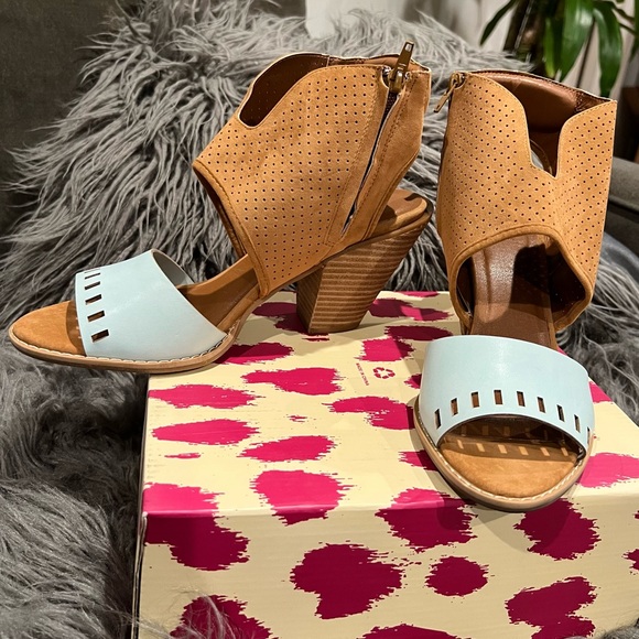 Dolce by Moto Moxy | Shoes | Dolce By Moto Moxy Peep Toe Bootie Sandals ...